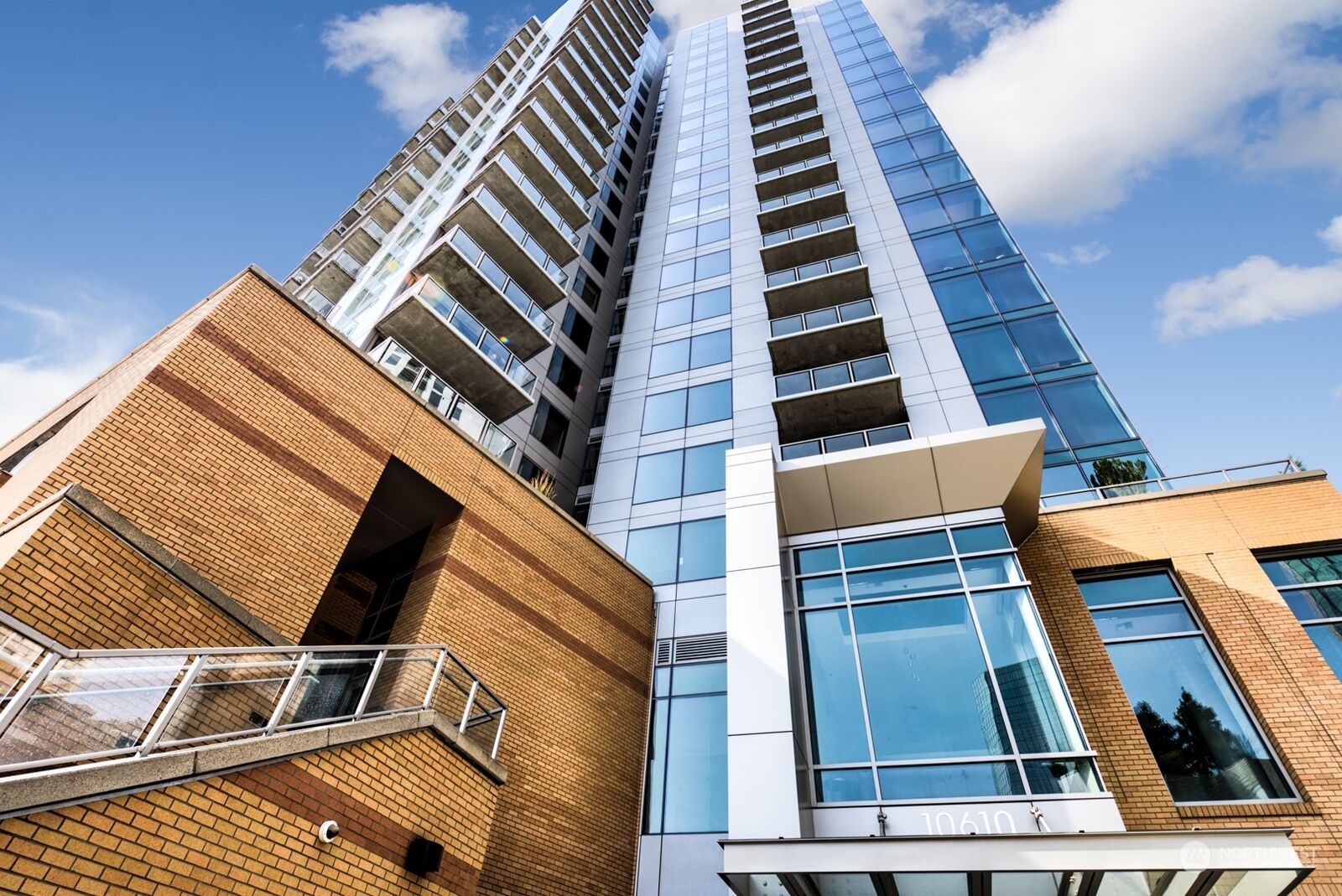 Home for sale in Bellevue: 10610 NE 9th Place 2003, Bellevue, WA 98004