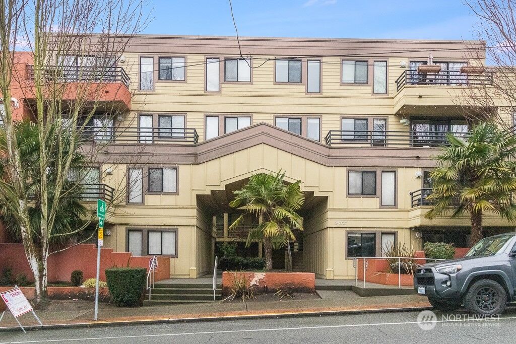 Home for sale in Seattle: 3401 Wallingford Avenue N 205, Seattle, WA 98103