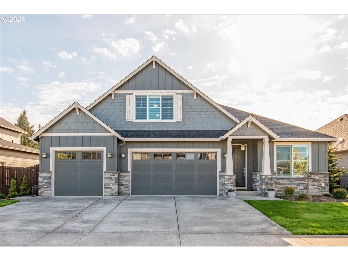 House for sale in Ridgefield: 756 N 47th Ave, Ridgefield, WA 98642