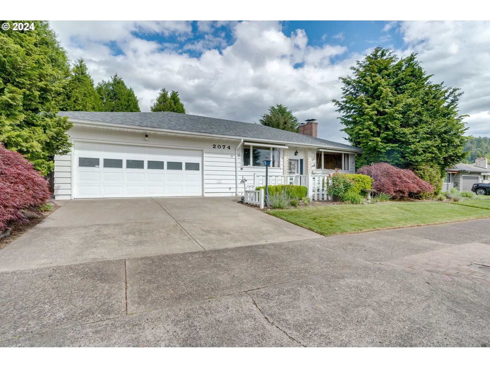 House for sale in Portland: 2074 SE 102nd Ave, Portland, OR 97216