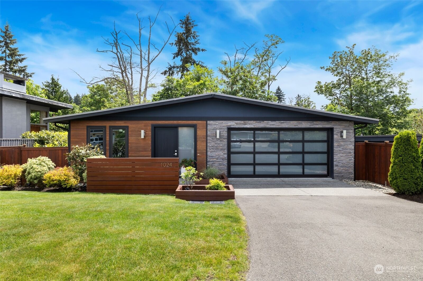 Home for sale in Edmonds: 1024 Bell Street, Edmonds, WA 98020