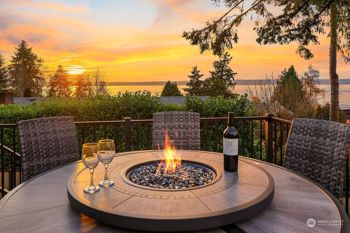 4 bed Normandy Park home for sale: 1104 Riviera Place SW, Normandy Park ...