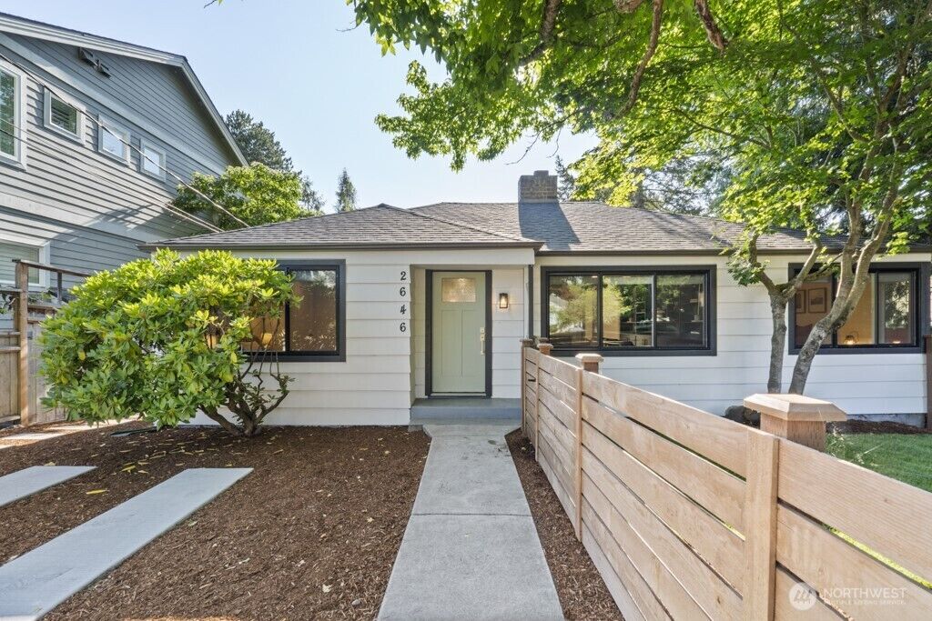 House for sale in Seattle: 2646 34th Avenue W, Seattle, WA 98199